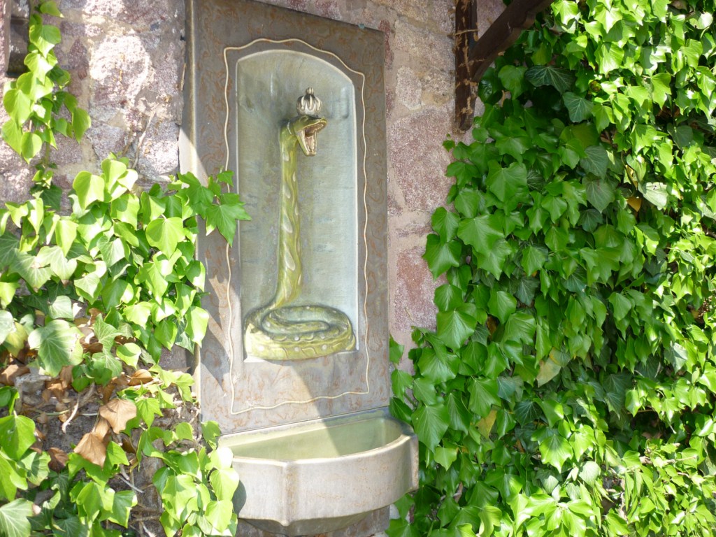 Steinbrunnen